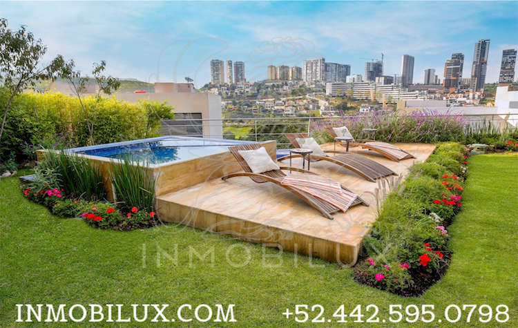 Casa en Venta en Country Club Bosque Real - Estado de Mexico / INMOBILUX